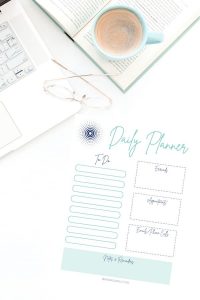 Creating an Evening Routine That Works + Free Evening Routine Checklist